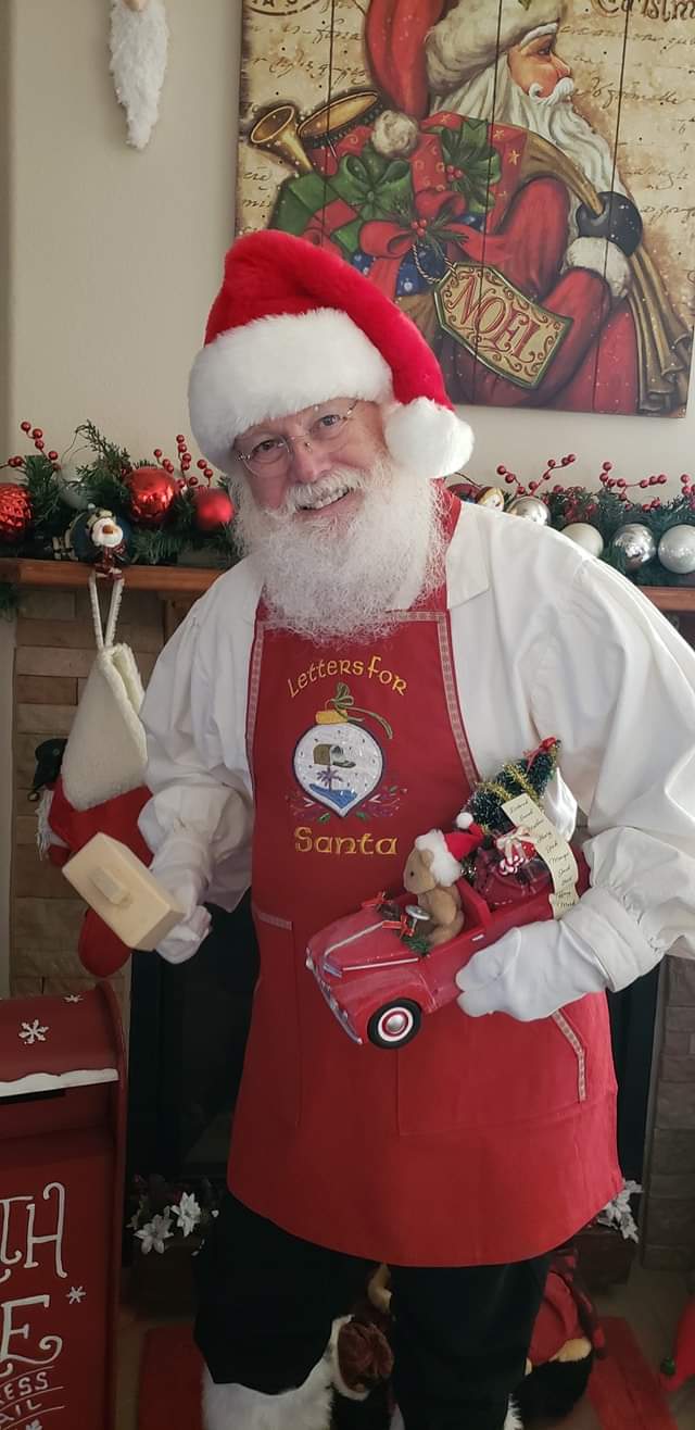Aprons - Santa - Santa Wade - Aprons for Santa are machine embroidered